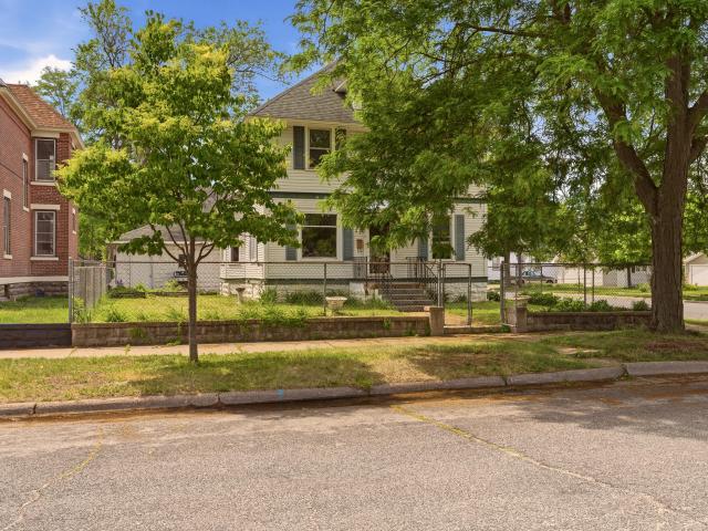1453 Charles St