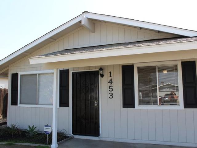 1453 E Sonora Ave, Tulare, CA 93274