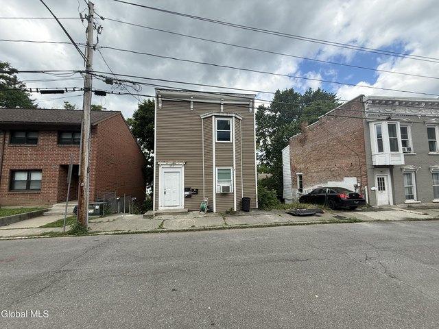 1453 1st St, Rensselaer, NY 12144