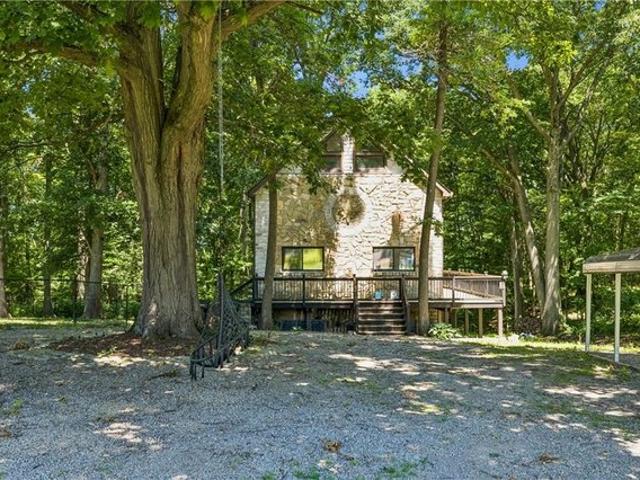 145 1/2 Center Grange Rd, Aliquippa, PA 15001