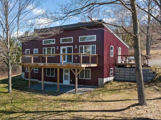 145 Cool Wine Dr, Saint Johnsbury, VT 05819