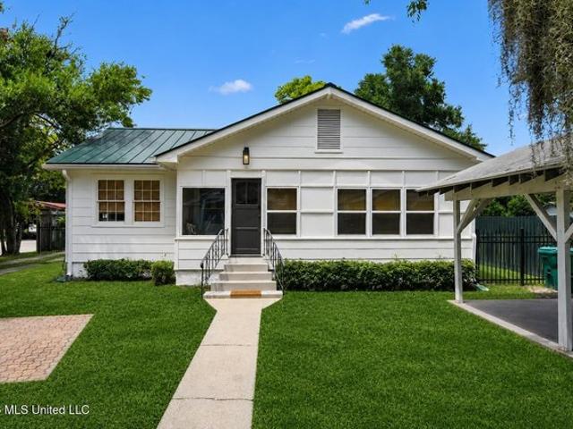 145 Bay View Ct, Bay Saint Louis, MS 39520