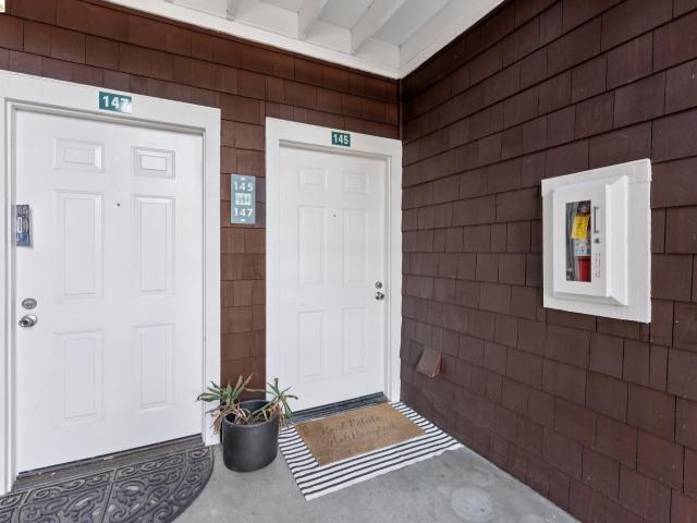 145 Bayside Ct