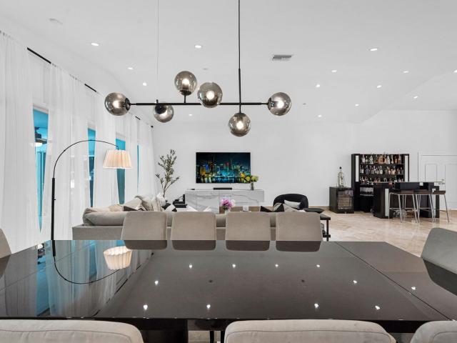 145 Bal Bay Dr, Bal Harbour, US, FL