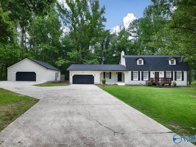 145 Dogwood Dr, Laceys Spring, AL 35754
