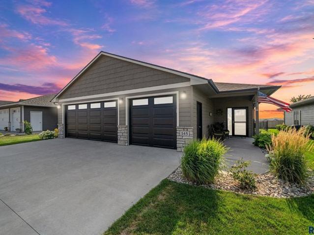 145 Devitt Dr, Harrisburg, SD 57032