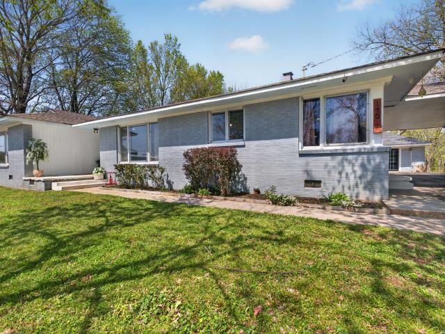 145 E Maple St