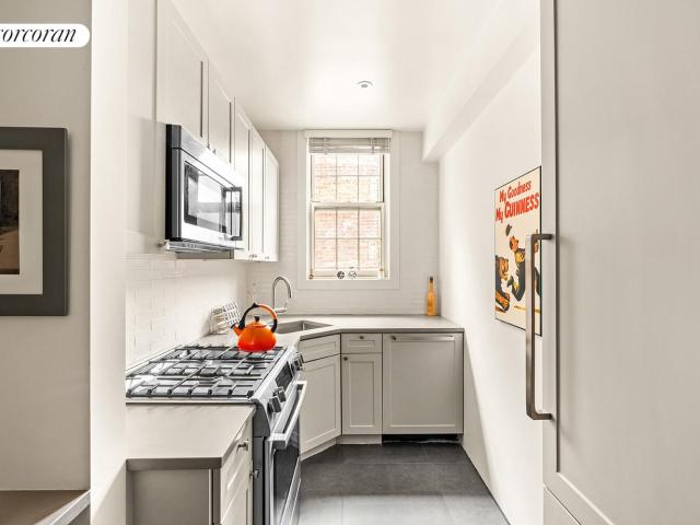 145 HICKS Street B43
