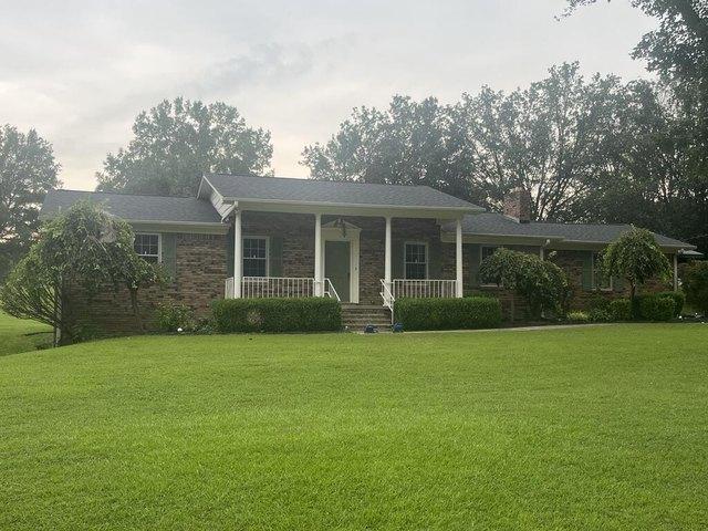 145 Oak St, Hollow Rock, TN 38342
