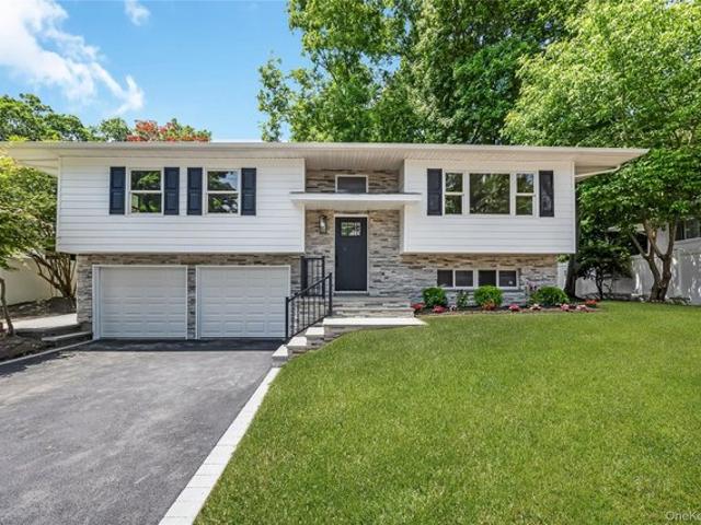 145 Lenore Ln, Centereach, NY 11720