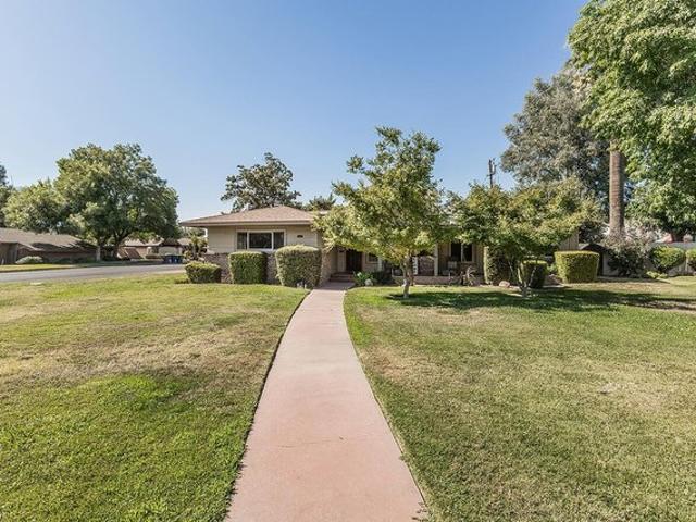 145 N Park Dr, Madera, CA 93637