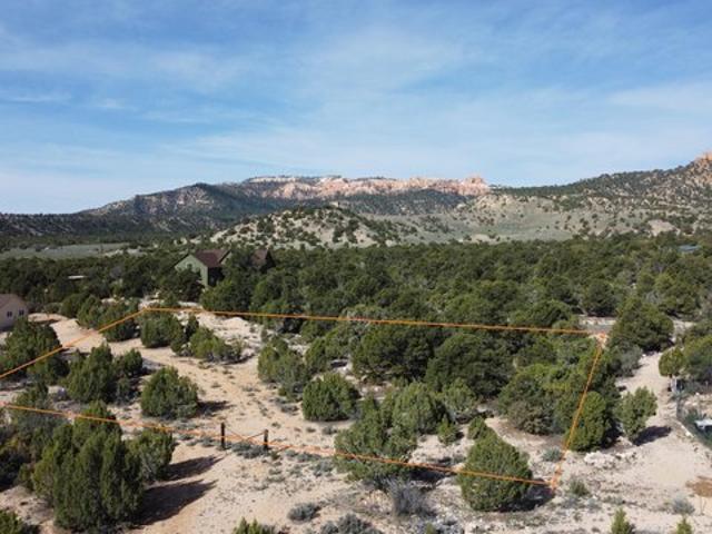 145 S Southerland Ct, Tropic, UT 84776