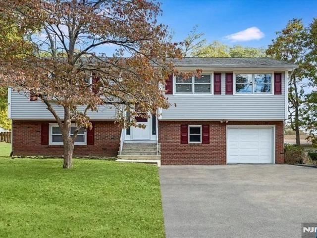 145 Schwarz Blvd, Jefferson Township, NJ 07849