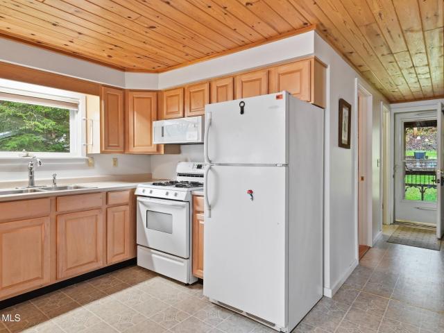 145 Summit Lake Road
