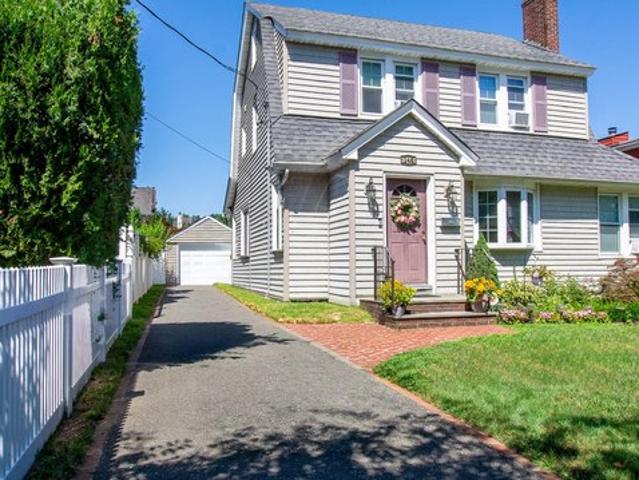 145 Raymond St, Rockville Centre, NY 11570