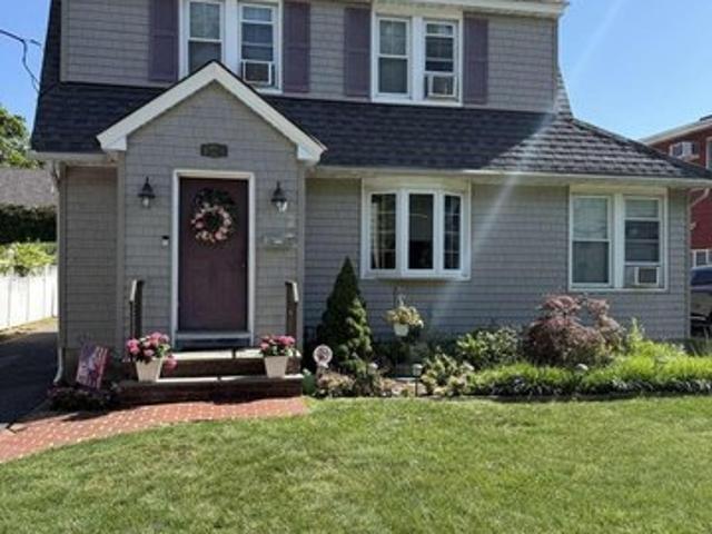 145 Raymond St, Rockville Centre, NY 11570