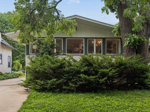 145 Rustic Lodge W