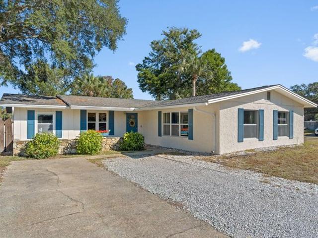 145 W Terry Cir, Mary Esther, FL 32569