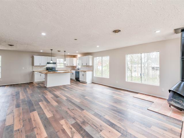 145 W Houston Ave, Onalaska, TX 77360 | MLS #49848