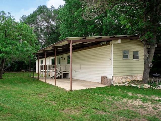 145 W Omega Plz, Ingram, TX 78025