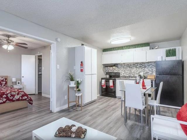 145 W Pioneer Pkwy, Grand Prairie, TX 75051