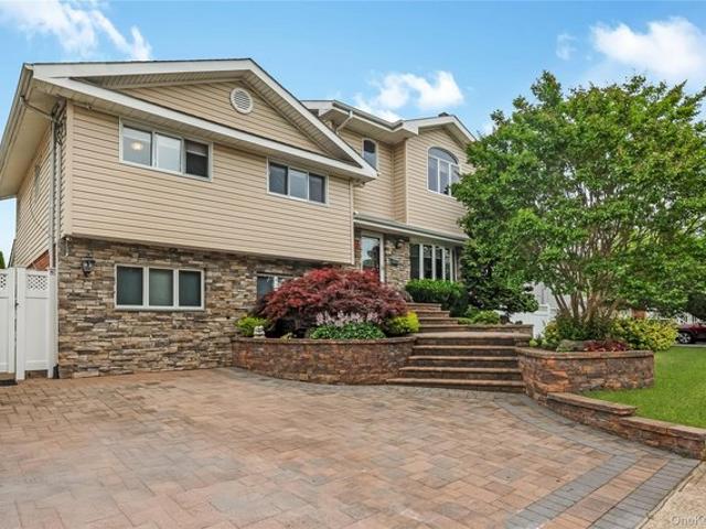 145 Washington St, Farmingdale, NY 11735