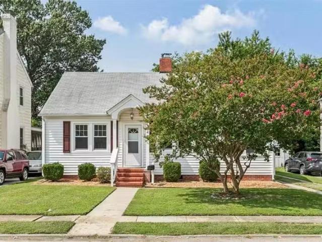 145 WYTHE PKWY, HAMPTON, VA 23661 Single Family Residence For.