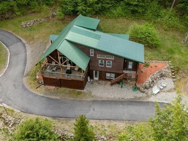 145 Twin Brooks Dr, Elizabethtown, NY 12932
