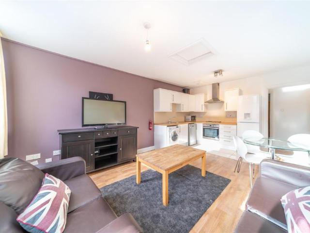 £145pppw St Andrews Street, City. 3 bed apartment to rent £1,885 pcm £435 pw