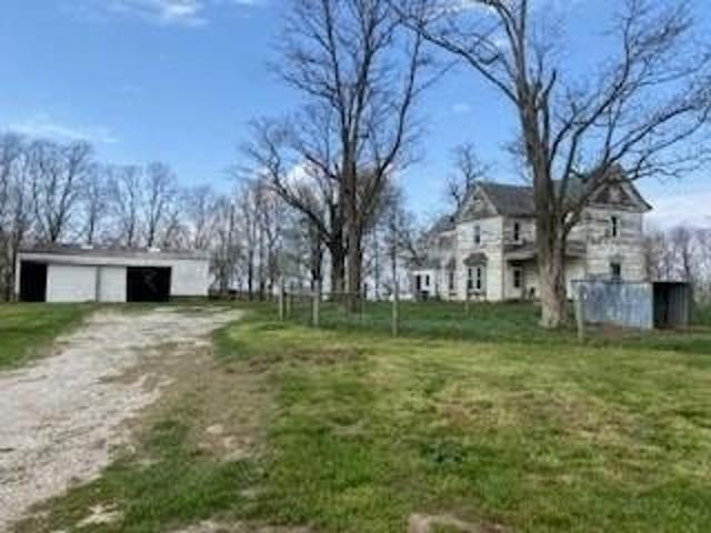 1464 N 900 East Rd, Tower Hill, IL 62571