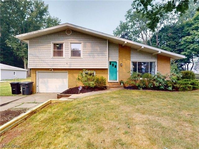 1464 Centerview Dr, Akron, OH 44321