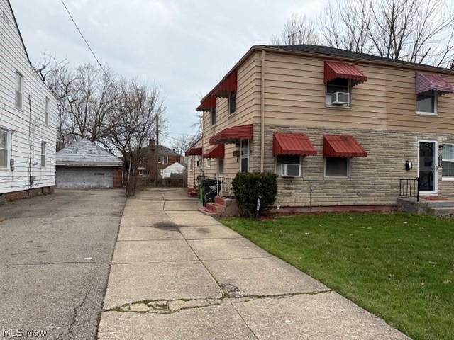 1464 E 250th Street E