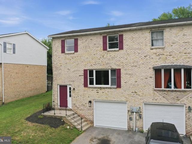 1464 Hollywell Ave, Chambersburg, PA 17201