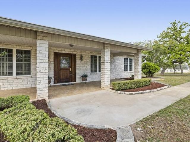 1464 Saddle Club Dr, Kerrville, TX 78028