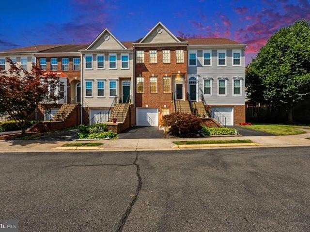 14651 Seasons Dr, Centreville, VA 20120