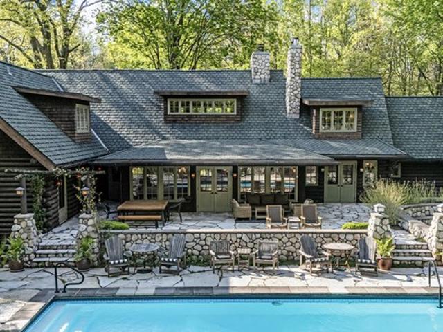 14657 Lakeshore Rd, Lakeside, MI 49116