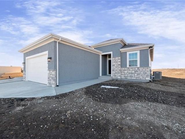 14655 Amanda Ln, Basehor, KS 66007