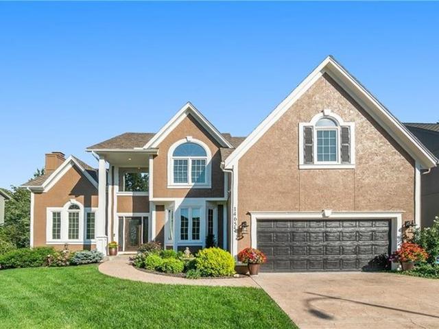 14655 S Greenwood St, Olathe, KS 66062