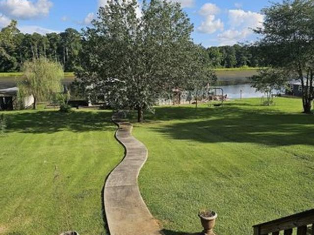 1465 Point of Pnes, Guntersville, AL 35976