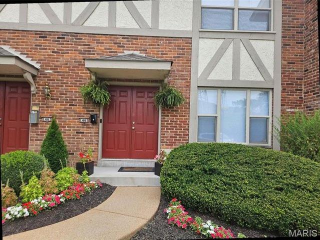 1465 Willow Brook Cv, Creve Coeur, MO 63146