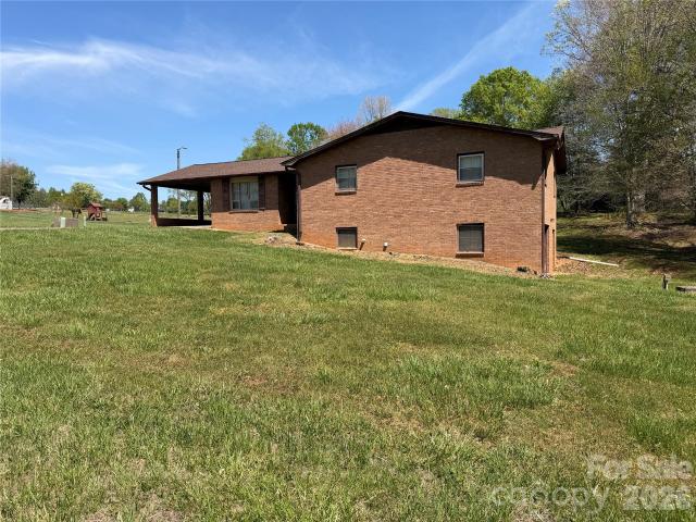 1466 Peaceful Valley Dr, Hickory, NC 28602 | MLS #4368 | Compass