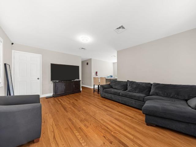 1466 44Th St