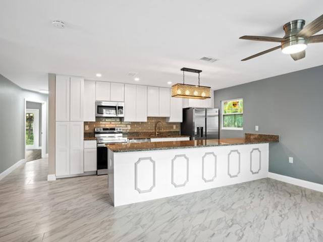 1467 SW Peninsula Ln, Palm City, FL 34990