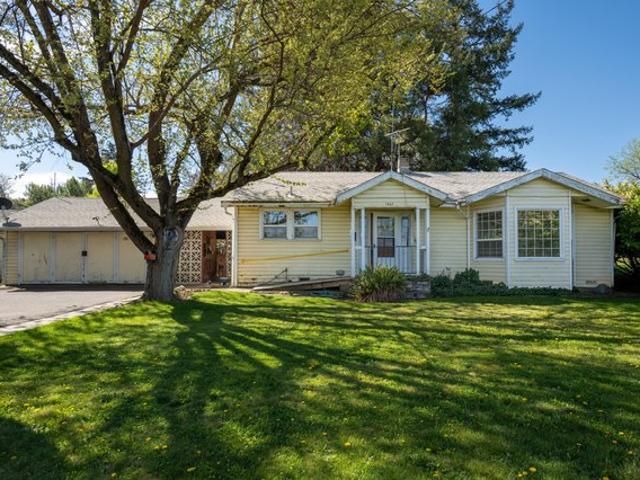 1467 S Stage Rd, Medford, OR 97501