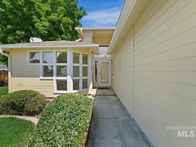 1468 E Bishop Dr