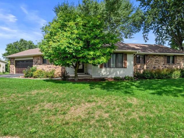 1468 Honeysuckle Rd, Hartford, WI 53027