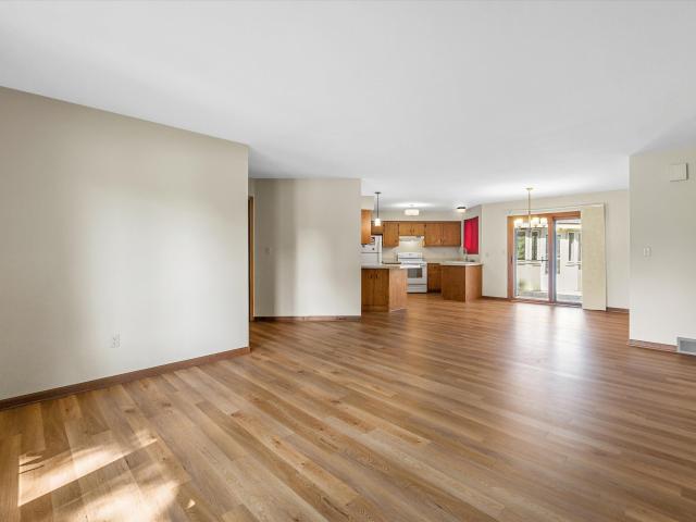 1468 Honeysuckle Rd