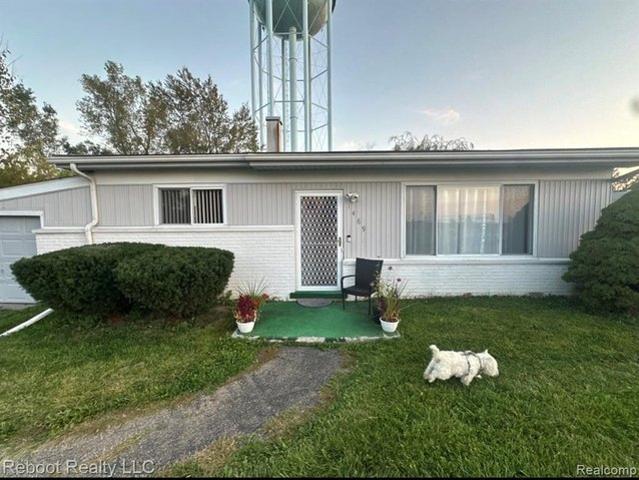 1469 Flamingo Dr, Mount Morris, MI 48458
