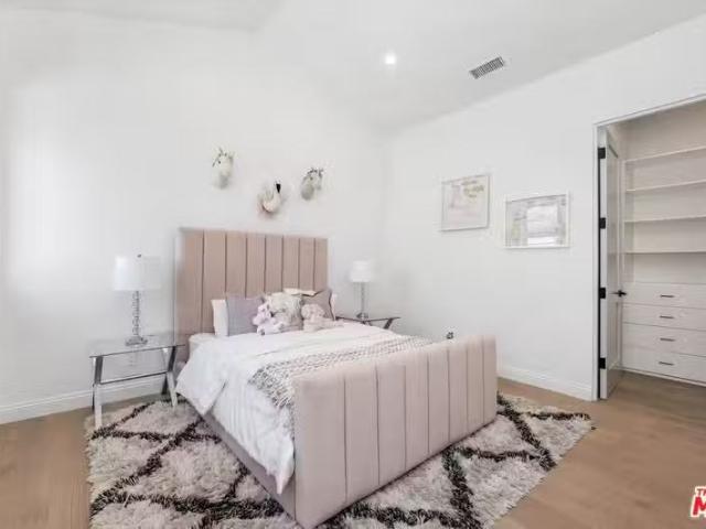 14602 Morrison St Houses in Los Angeles, CA