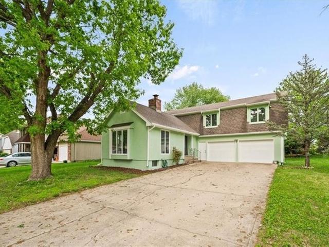 14609 Laquinta Dr, Grandview, MO 64030